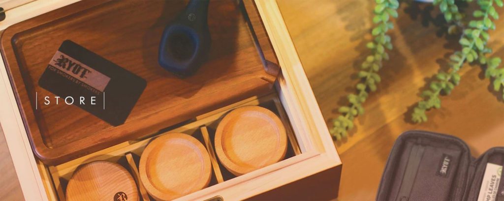 Smoking Accessories: Herb Humidors, Smell Proof Bags & Wood Boxes